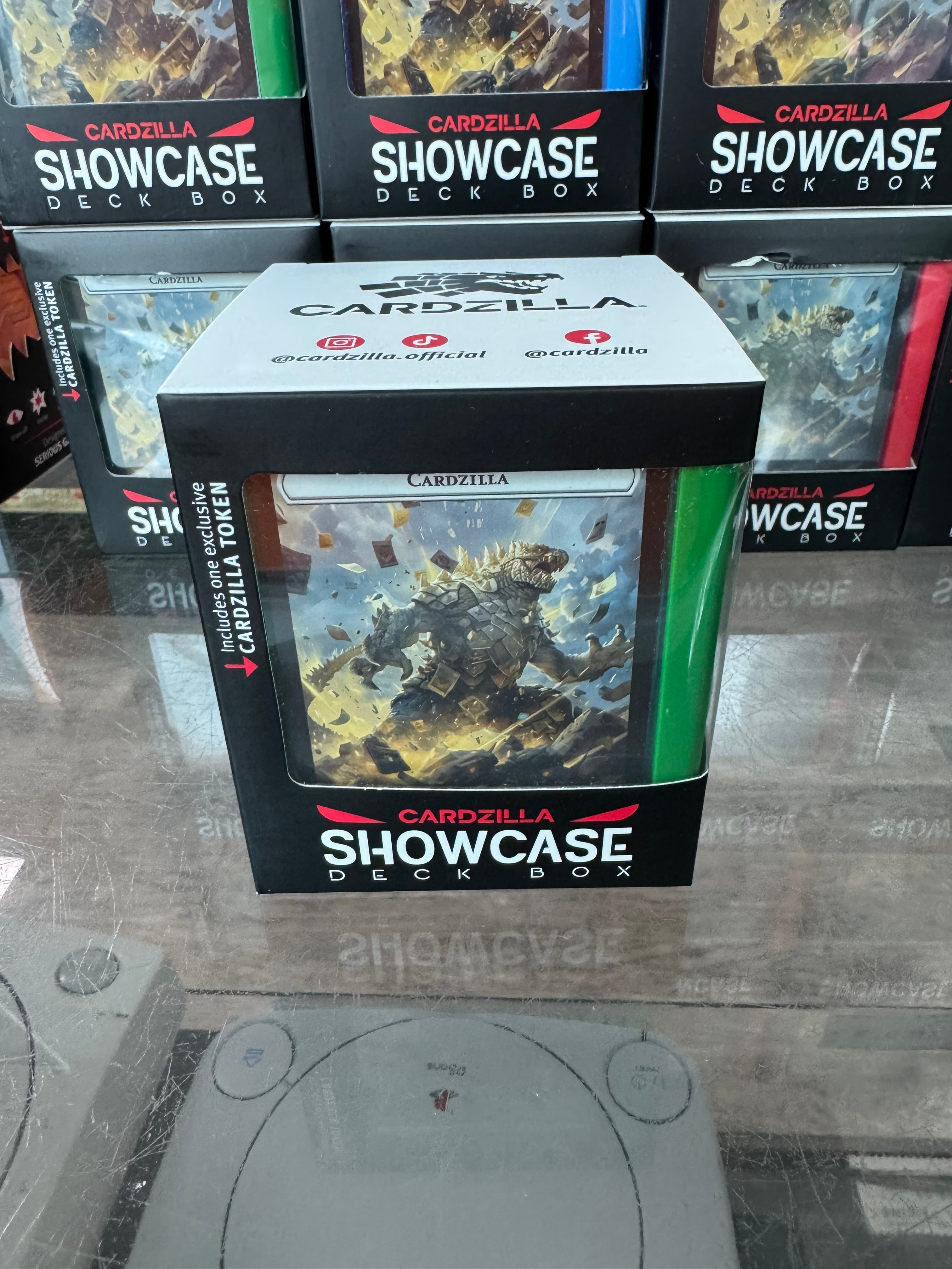 Cardzilla Showcase Deck Box MD61725 – Core Gaming