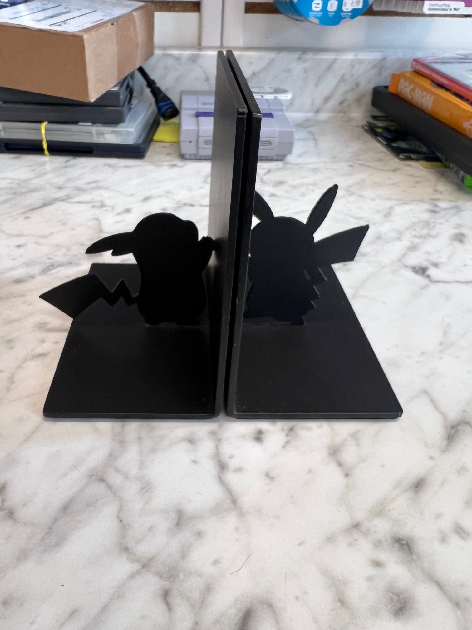 Pikachu Pokémon Home Accents Metal Bookends (2-Pack) O61125 – Core Gaming